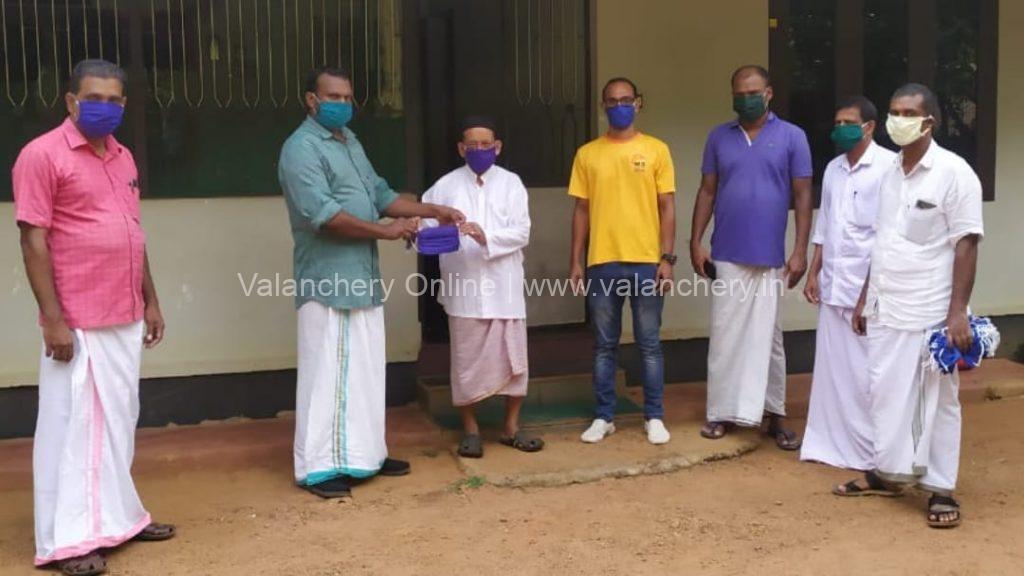 വളാഞ്ചേരി മുനിസിപ്പാലിറ്റി ഡിവിഷൻ 22 ൽ 1000 മാസ്കുകൾ വിതരണം ചെയ്തു ...