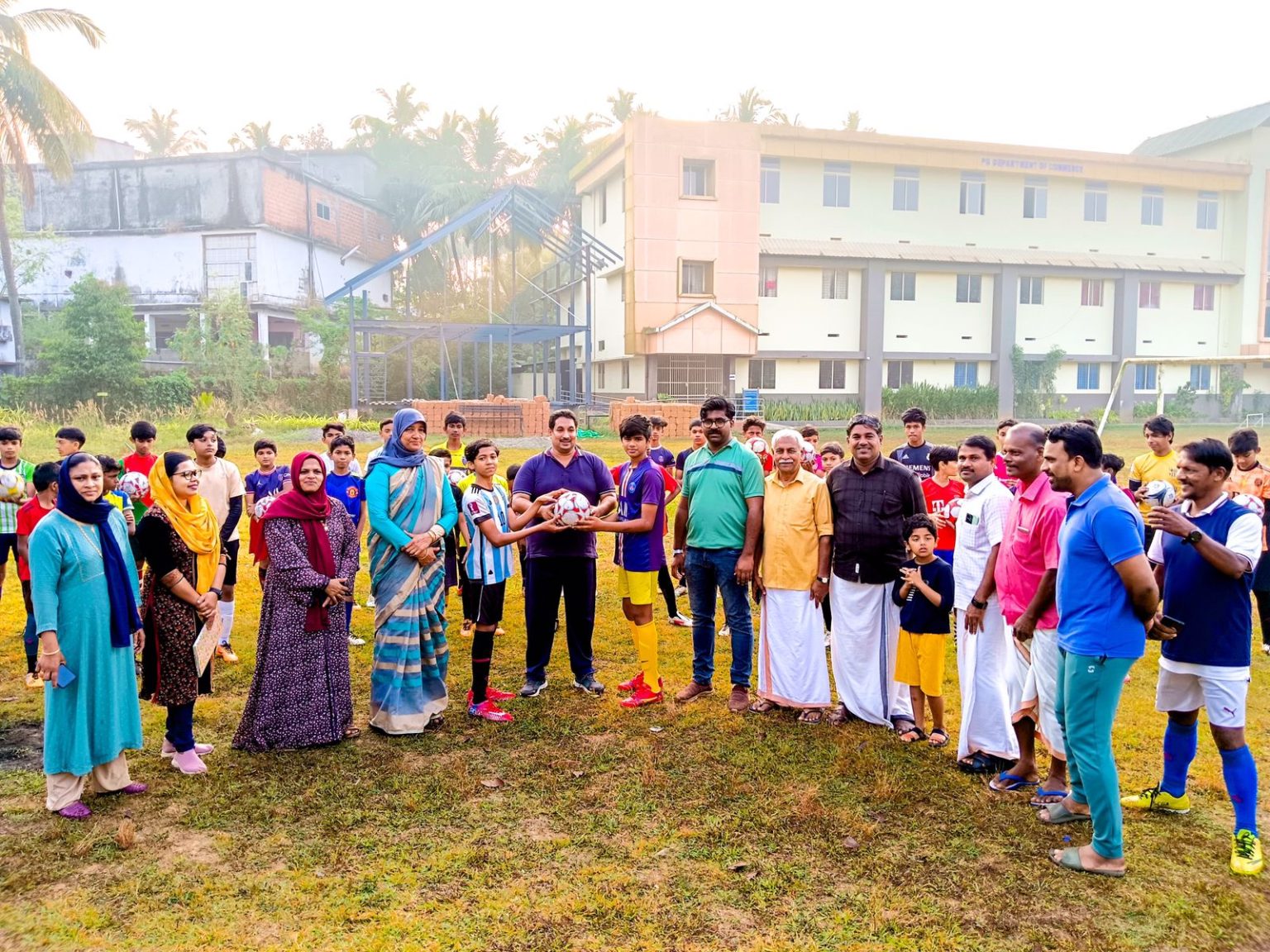 വളാഞ്ചേരി നഗരസഭയുടെ ഫുട്‍ബോൾ പരിശീലന ക്യാമ്പിന് തുടക്കമായി - Valanchery ...