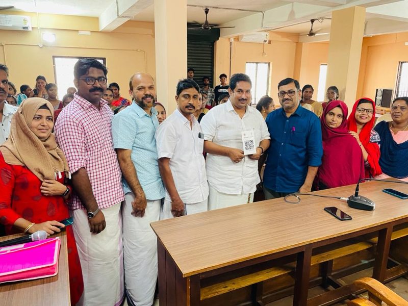 ഹരിതമിത്രം സ്മാർട്ട് ഗാർബേജ് ആപ്പ് ക്യൂ. ആർ കോഡ് പതിപ്പിക്കലിന്റെ ...