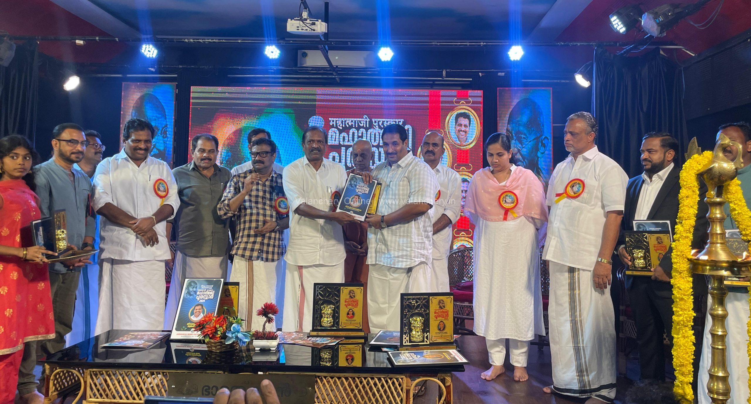 മികച്ച മുൻസിപ്പൽ ചെയർമാനുള്ള മഹാത്മജി പുരസ്കാരം കരസ്ഥമാക്കി വളാഞ്ചേരി ...