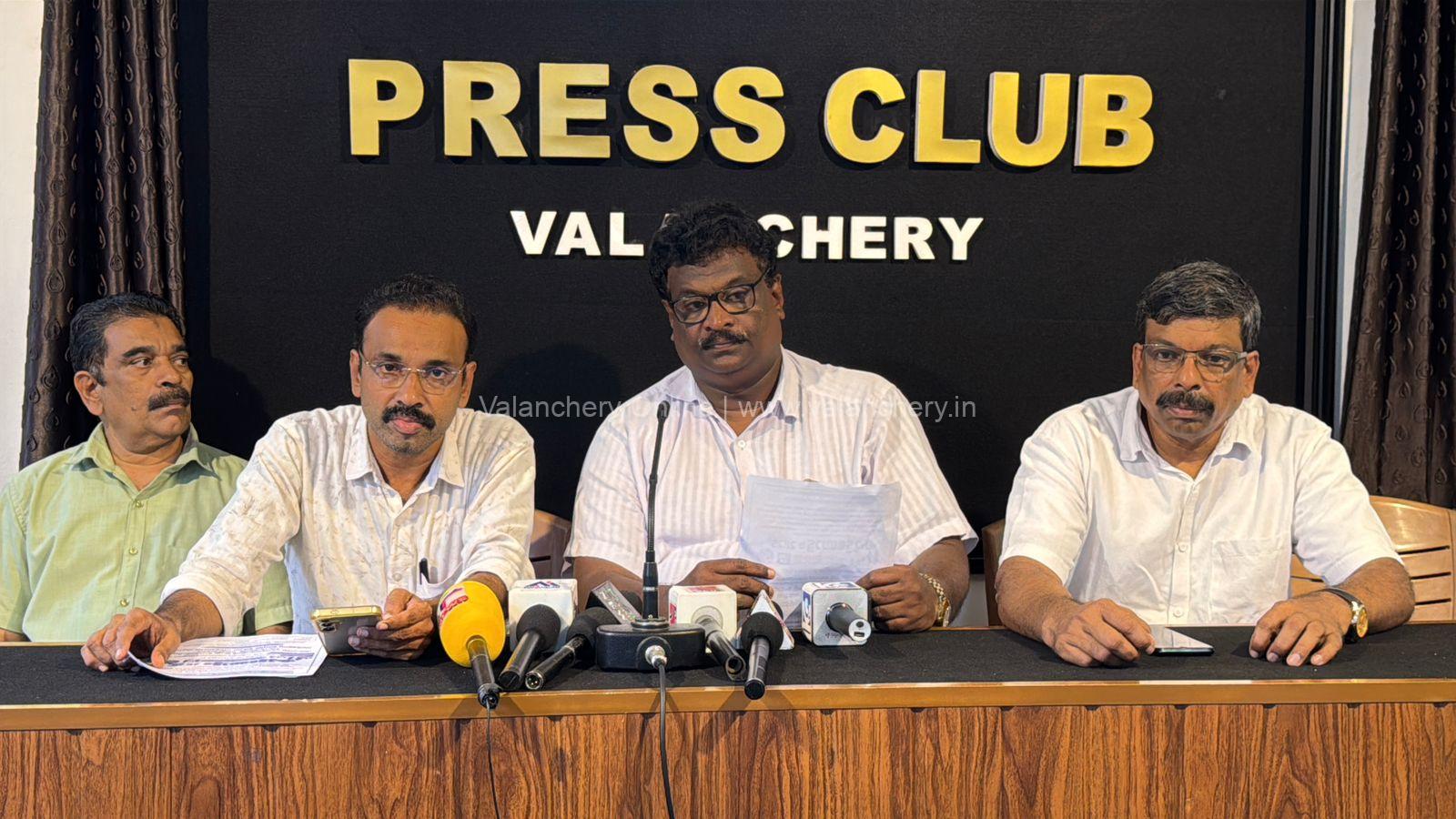 ലഹരിക്കെതിരേ മാറാക്കര ലഹരിവിരുദ്ധ ജനകീയ കൂട്ടായ്മയുടെ കൂട്ടയോട്ടം ...