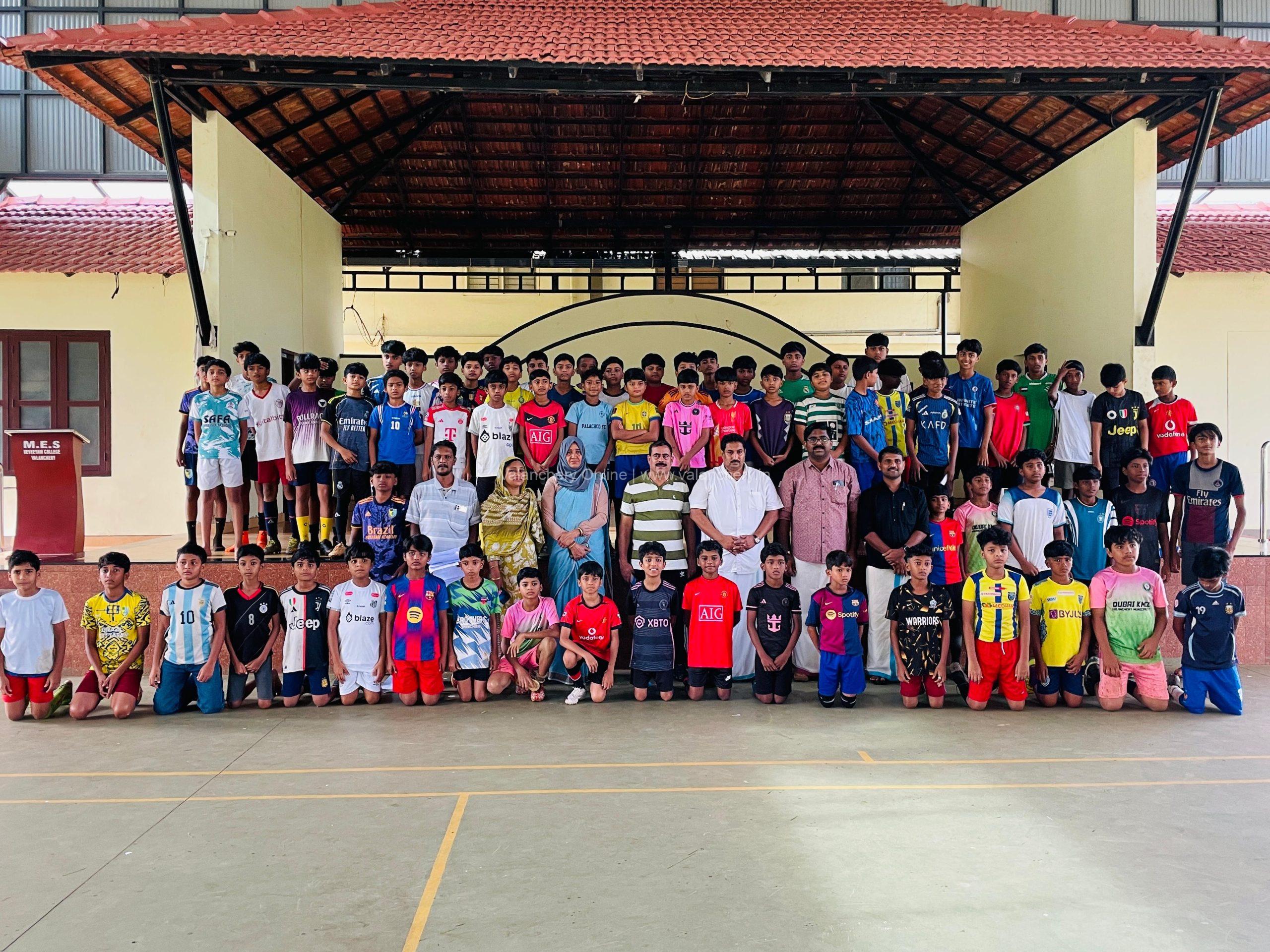 വളാഞ്ചേരി നഗരസഭ പരിധിയിലെ സ്കൂളുകളിൽ പഠിക്കുന്ന കുട്ടികൾക്കായി ഫുട്ബോ ...